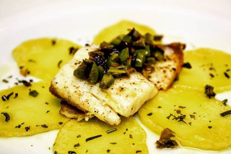 Filetto di orata con olive su patate al rosmarino - Fulvio e le sue Ricette